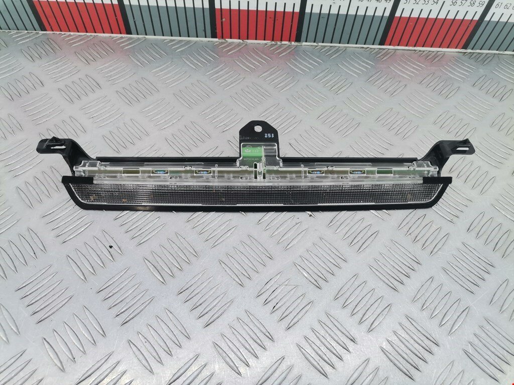 Фонарь дополнительный тормозной (стоп-сигнал) Volvo V70 2 8658948 арт. 1930205