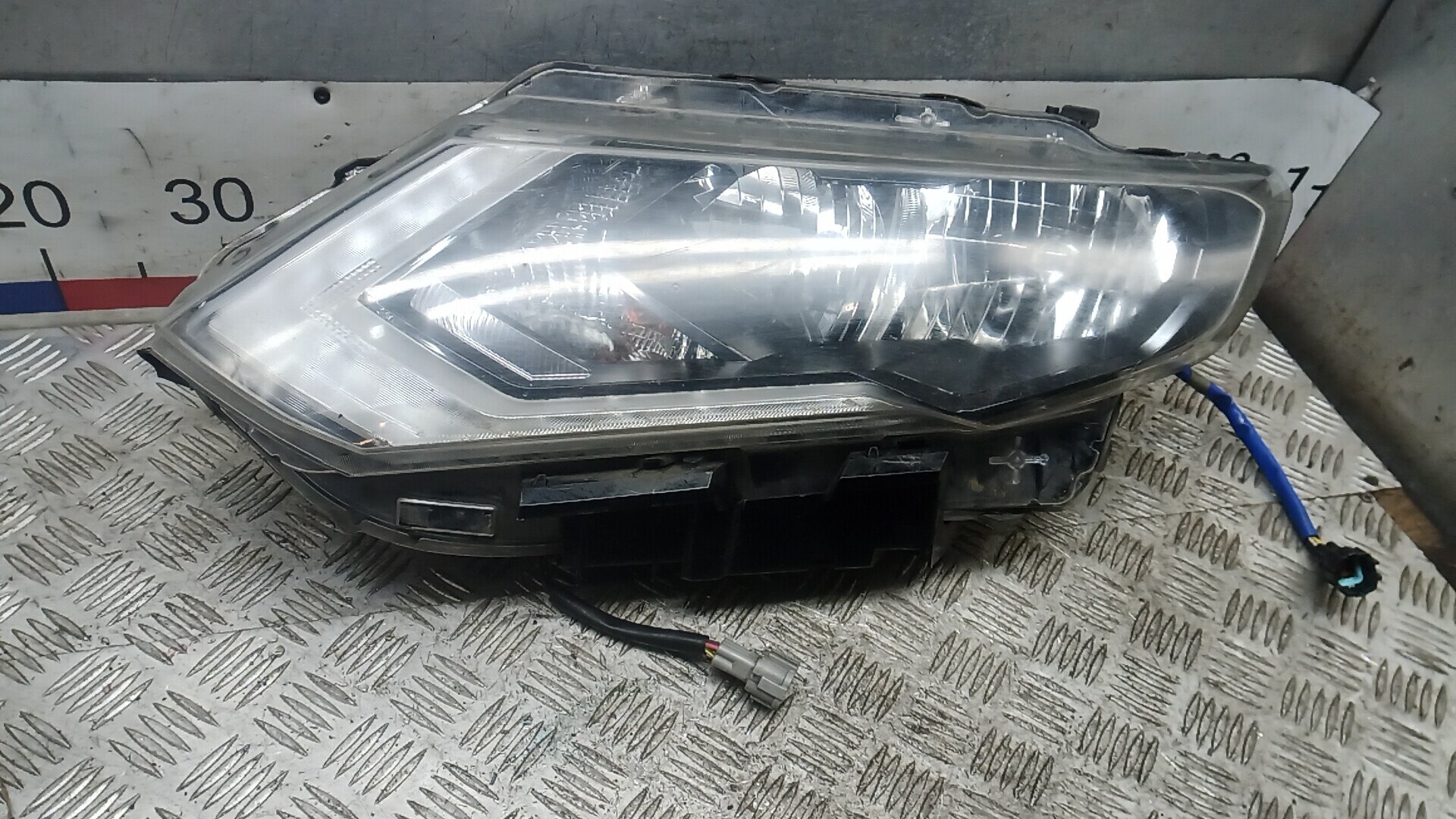 Фара левая NISSAN X-TRAIL T32