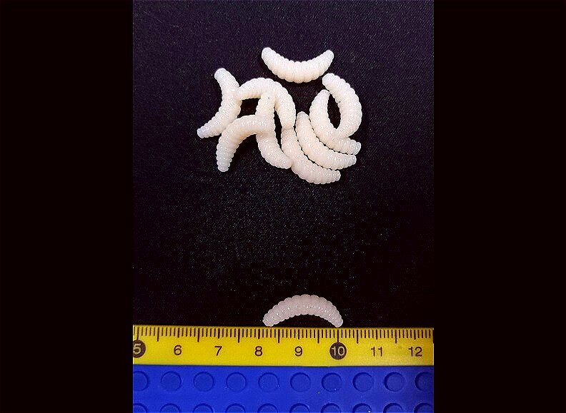 Силиконовая приманка Личинка Опарыша. Цвет 04 (20 шт в пачке)