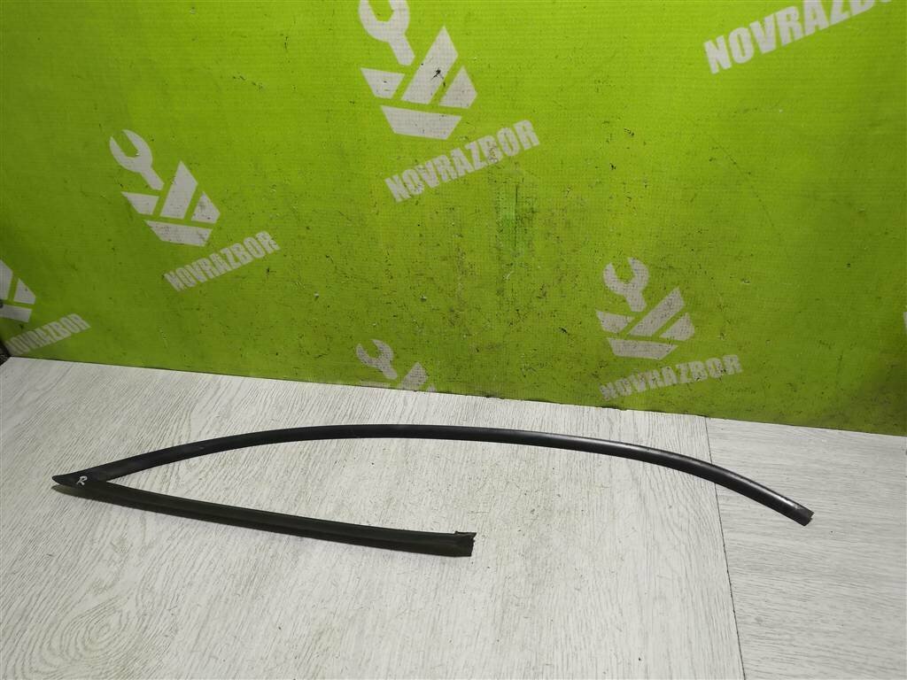 Уплотнитель стекла двери Audi 80 90 B3 86-91