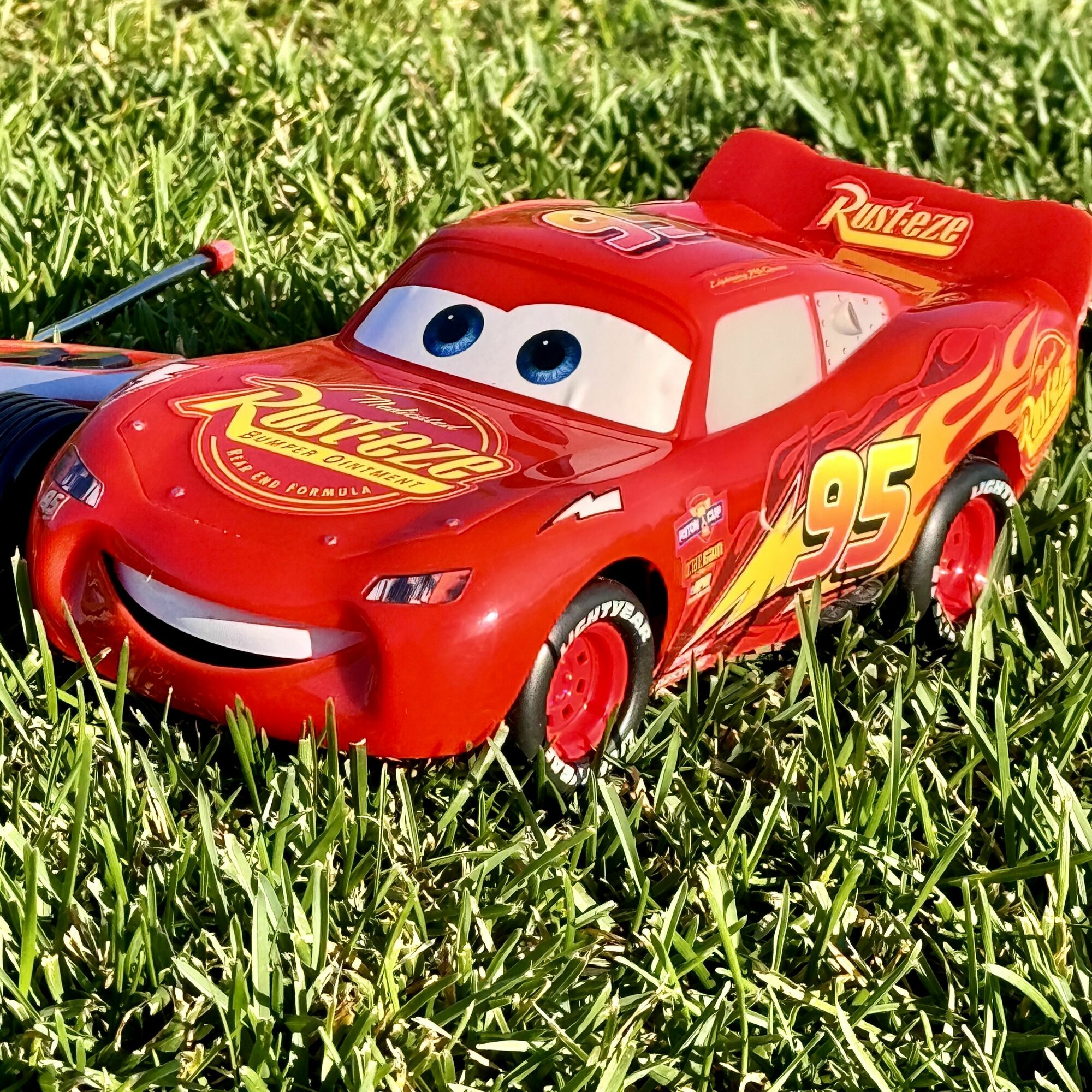 Машинка на радиоуправлении Тачки Молния Маквин Маккуин / Сопртивная машина на пульте