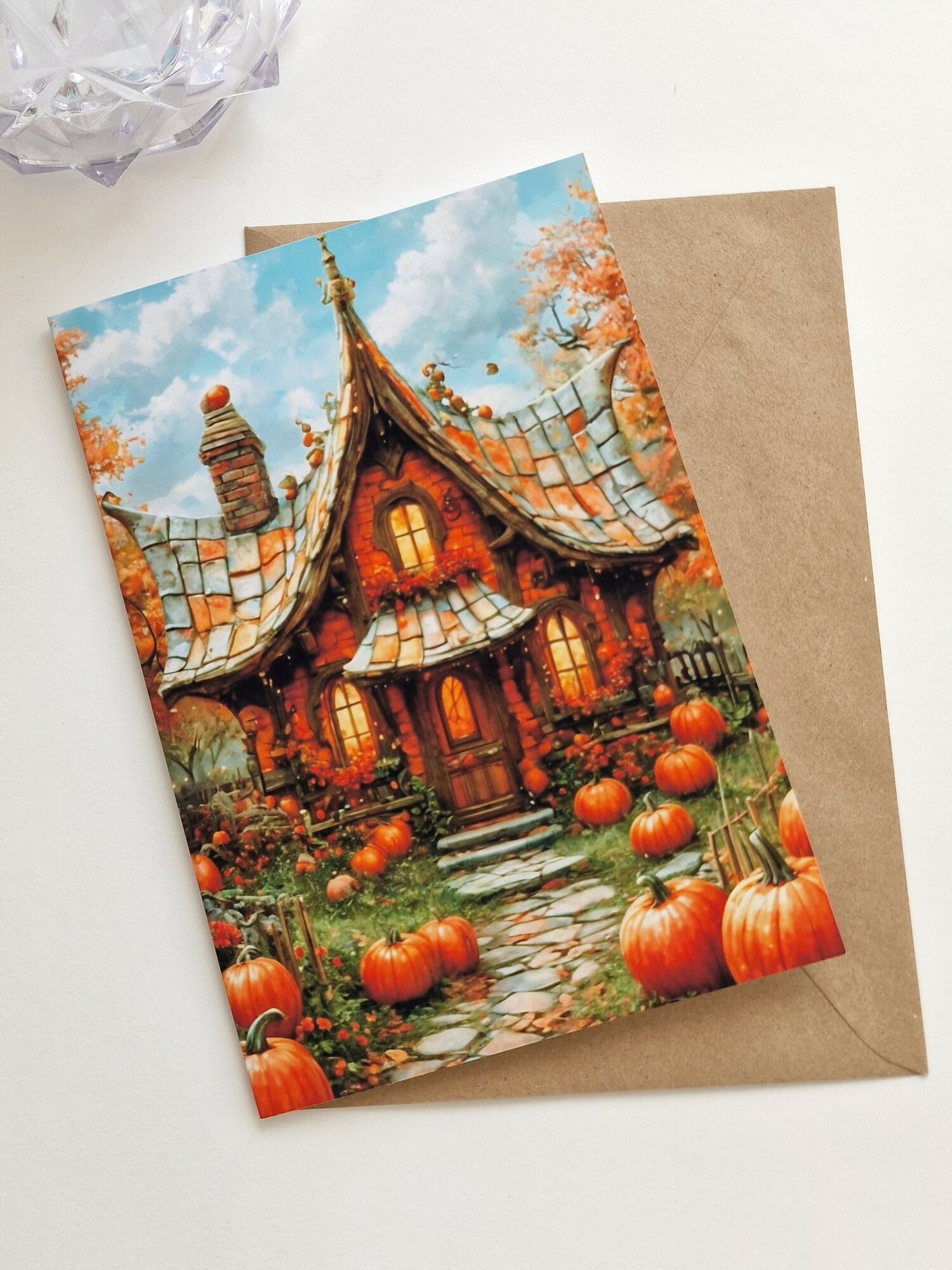 Открытка на хэллоуин "Тыквенный домик", поздравительная, конверт в комплекте, оранжевая, 15x21 см