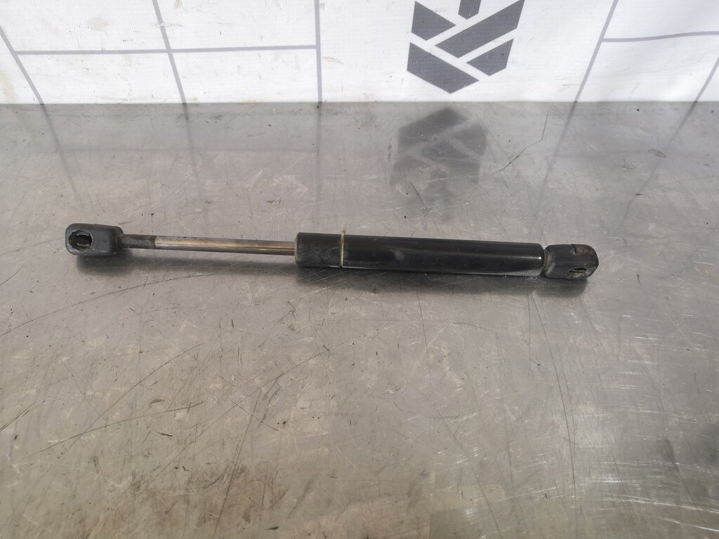 Амортизатор двери багажника VW Passat B5 96-00