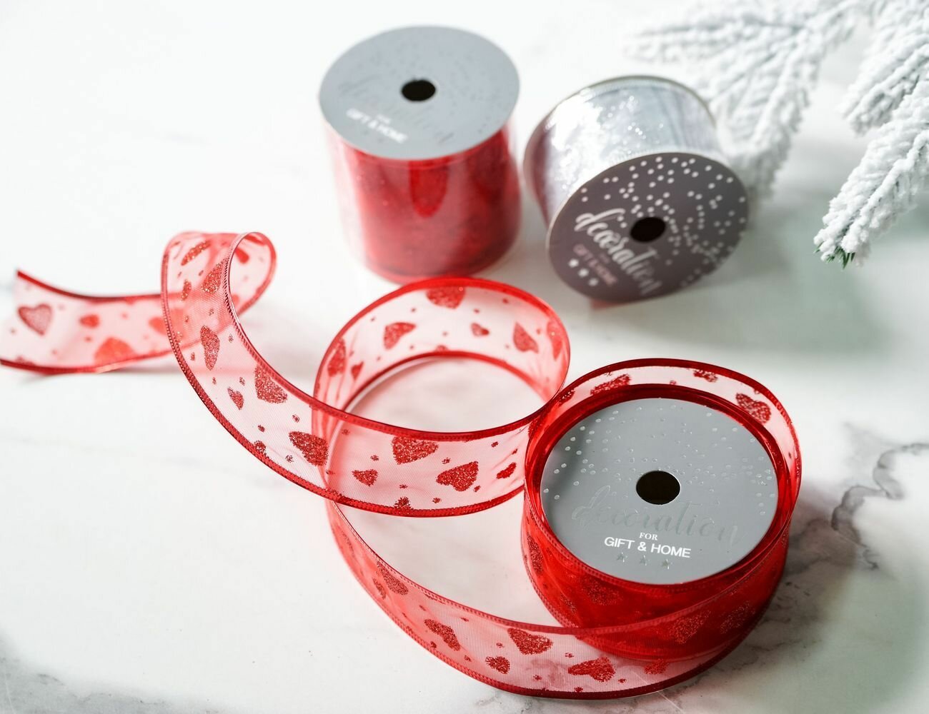 Лента для декорирования воздушная нежность-сердечки, красная, 4х270 см, Koopman International 767920560-2