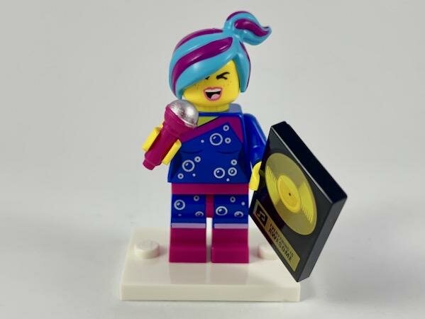 Минифигурка Lego coltlm2-9 Flashback Lucy, The LEGO Movie 2 (Complete Set with Stand and Accessories)