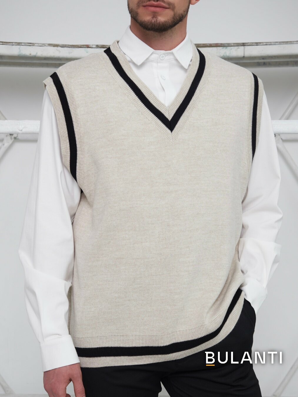 Жилет вязаный