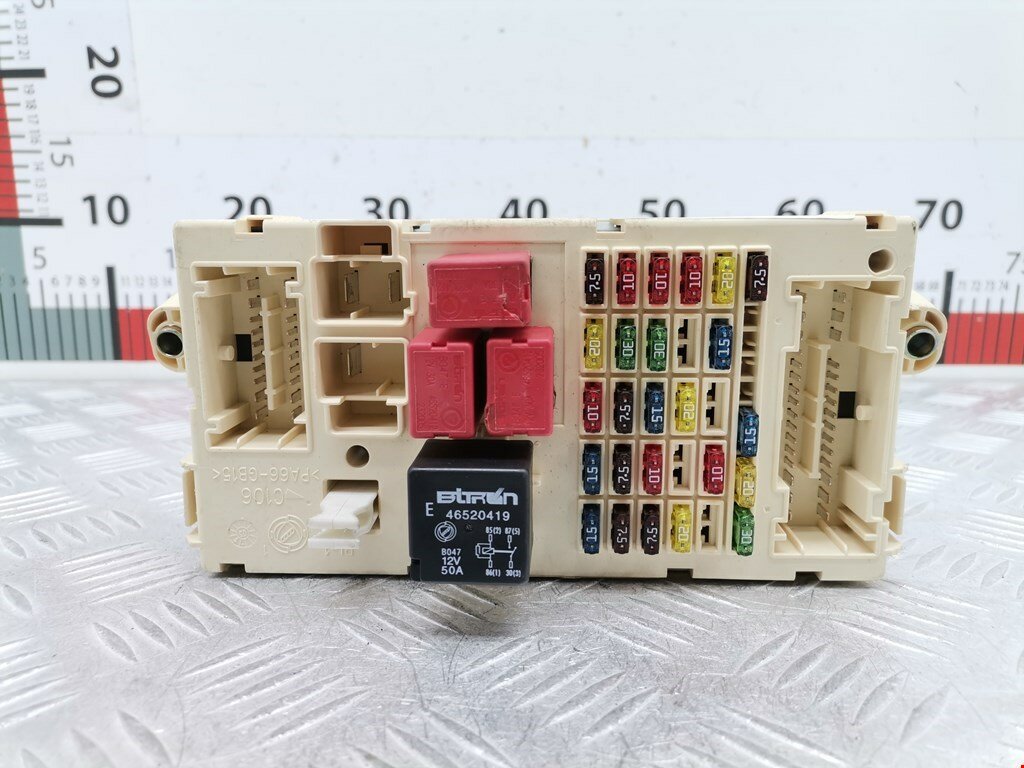 Блок предохранителей Fiat Stilo (192) 46823767 арт. 2055991