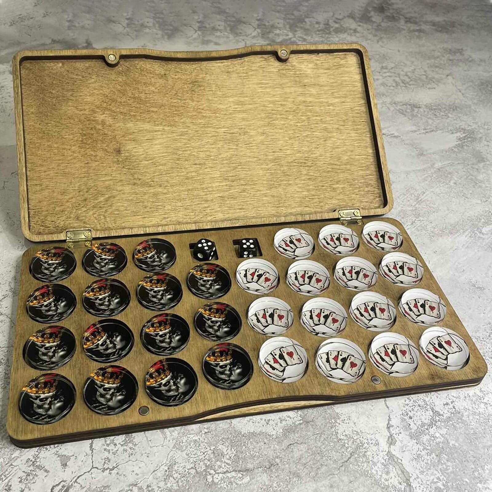 Подарочные фишки для нард "BOSS", 30 шт, 27 мм, оргстекло, в кейсе из натурального дерева