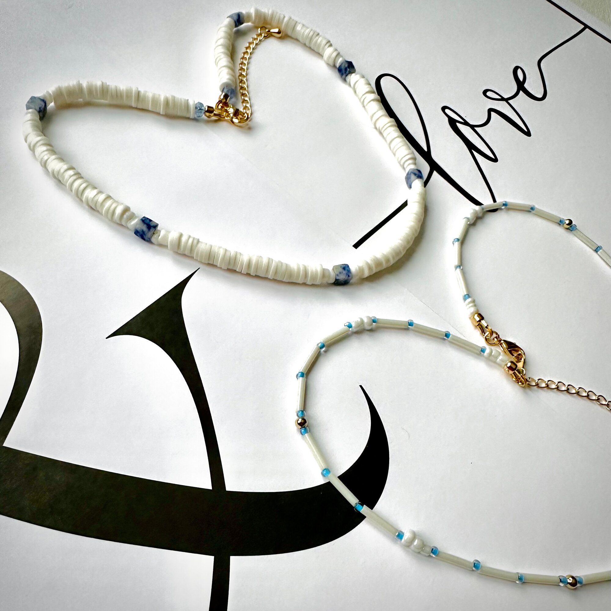 Колье, каучук, лазурит, бисер