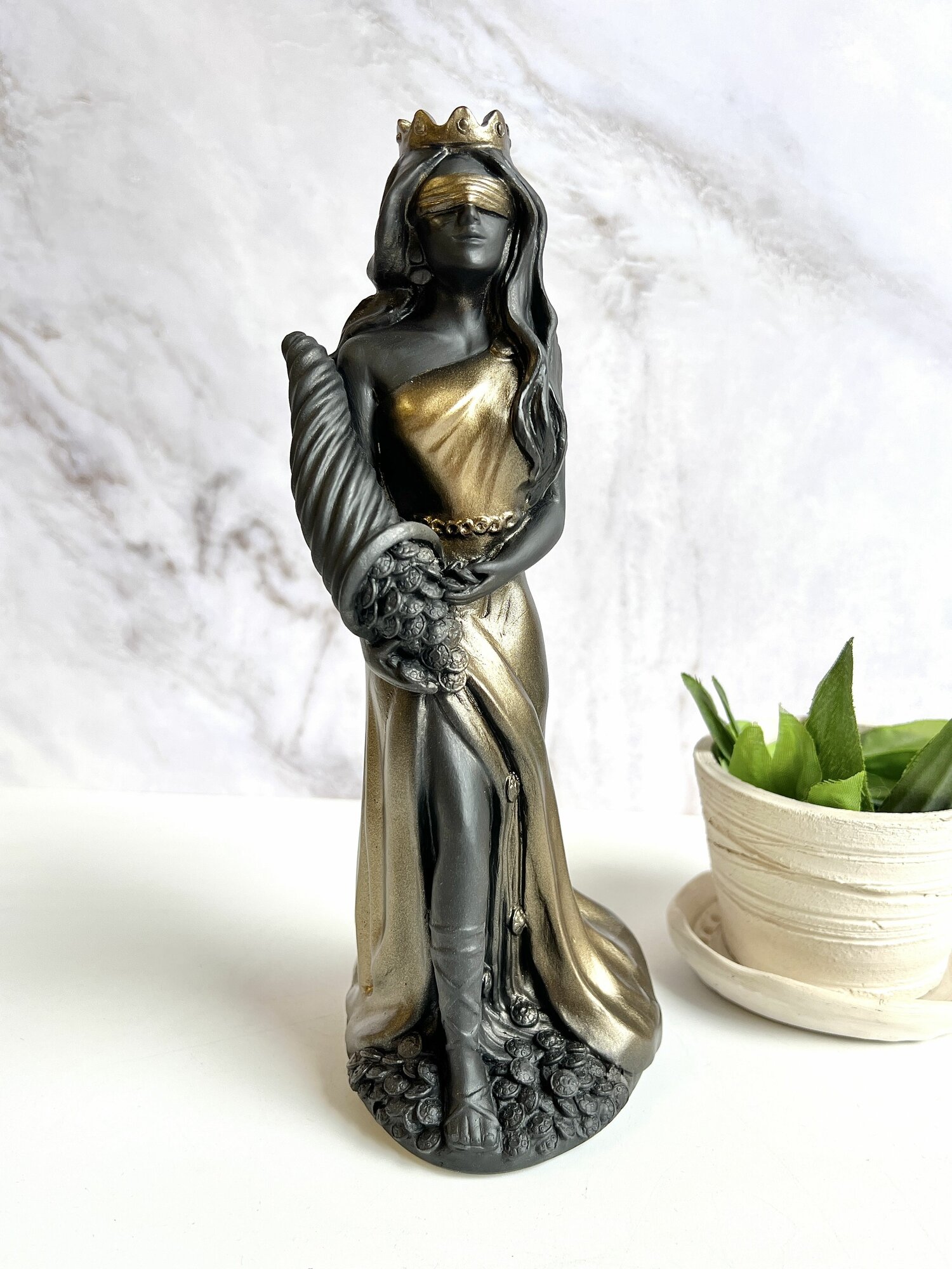 Статуэтка Фортуна богиня удачи. Гипс. Высота 24см