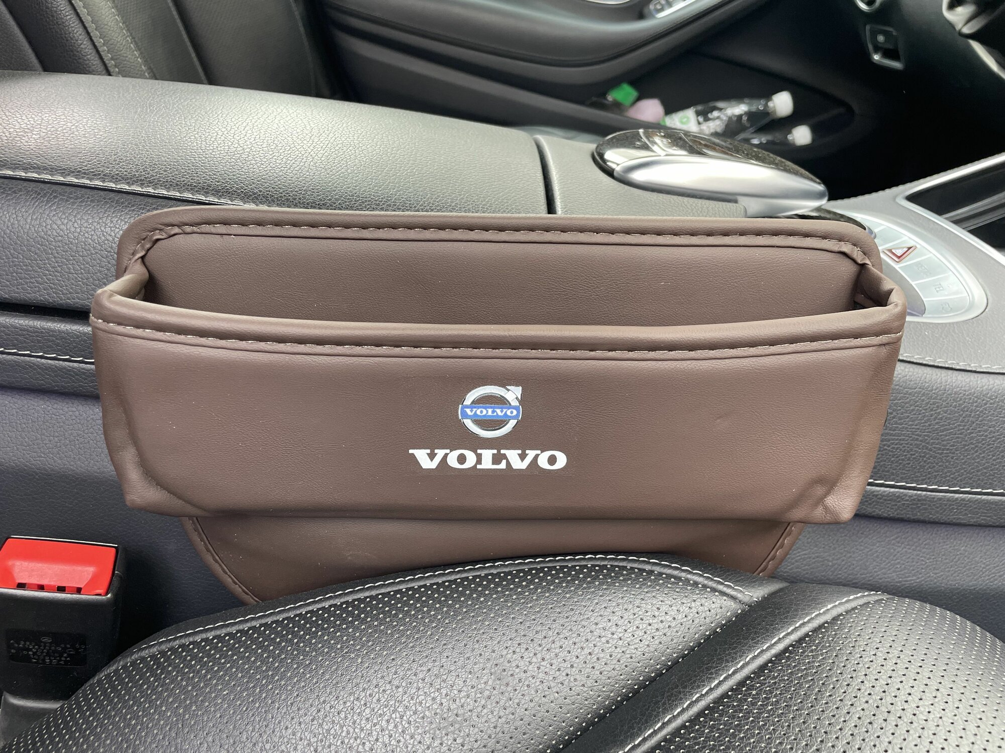 Органайзер между сидений с логотипом Volvo
