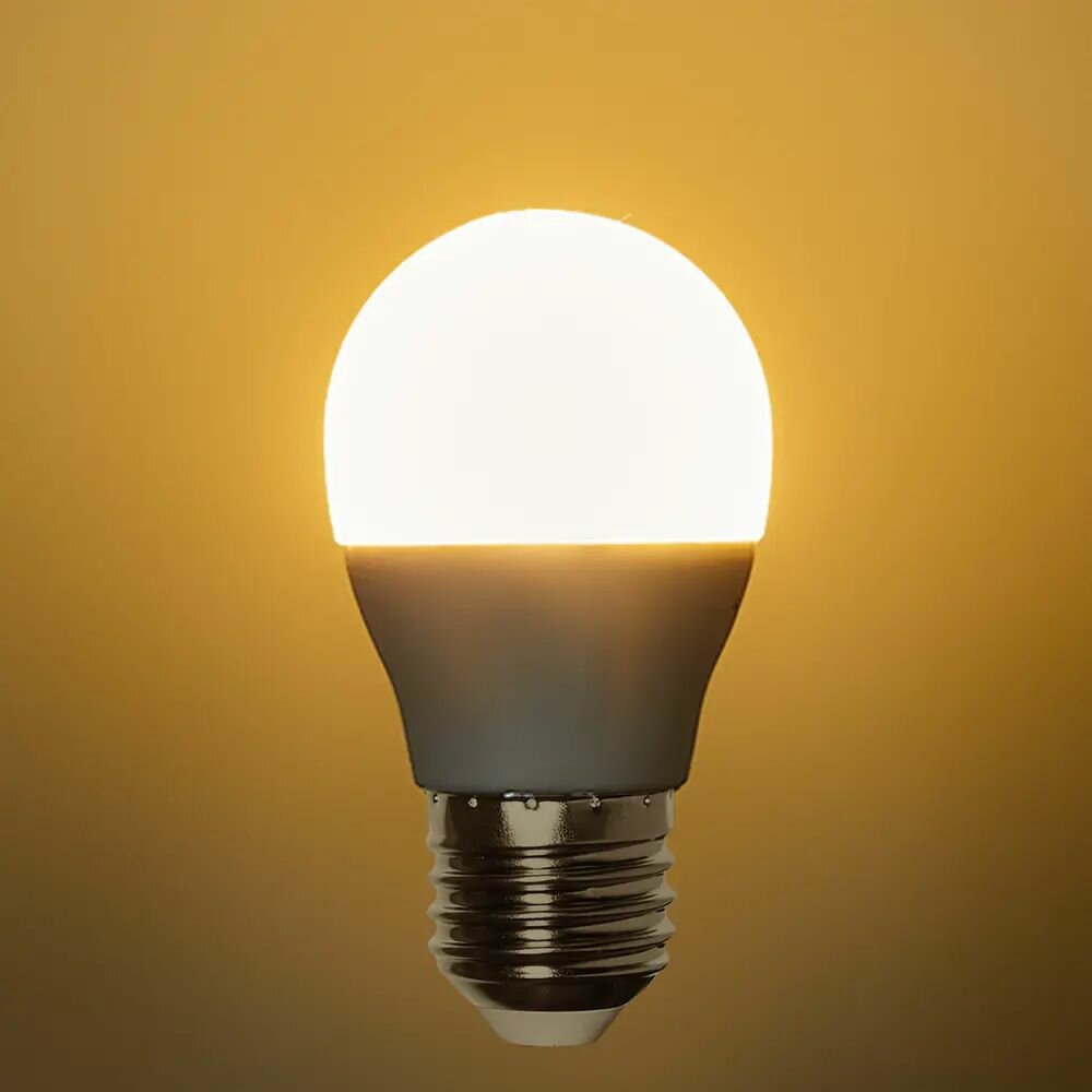 Лампочка светодиодная шар E27 750 лм теплый белый свет 7.5 Вт