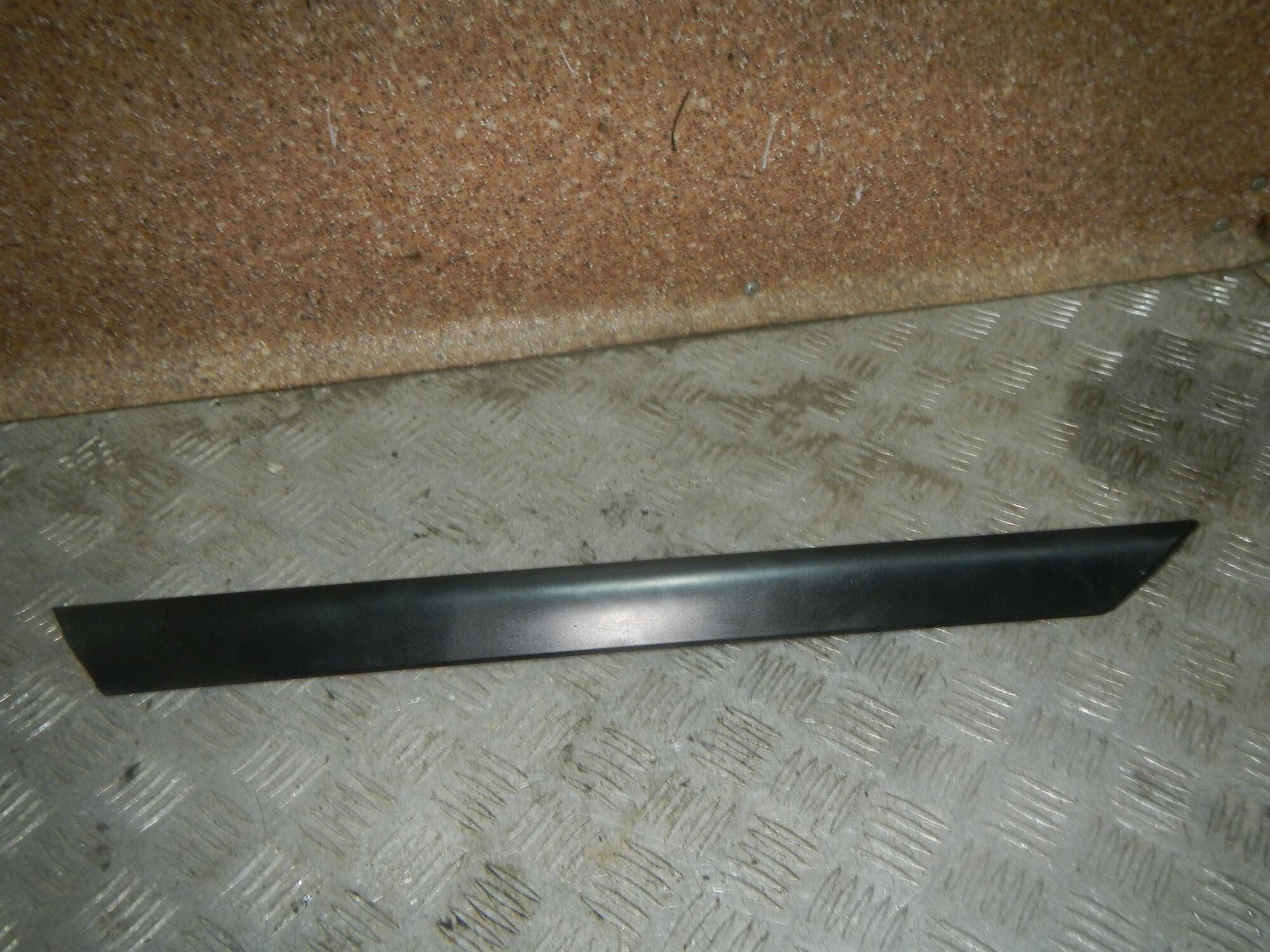 Б/У Накладка двери, BMW (БМВ)-3 (E46) (98-05) BMW 3 (E46) (98-05) обшивки задней правой Следы ремонта,мелкие царапины. 36...