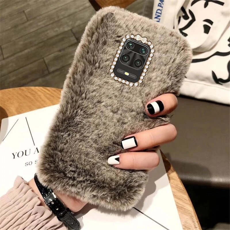 Серый пушистый чехол для iPhone 11