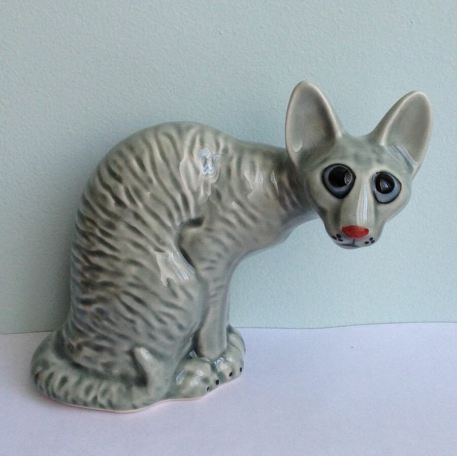 Фаянсовая скульптура Корниш рекс серый