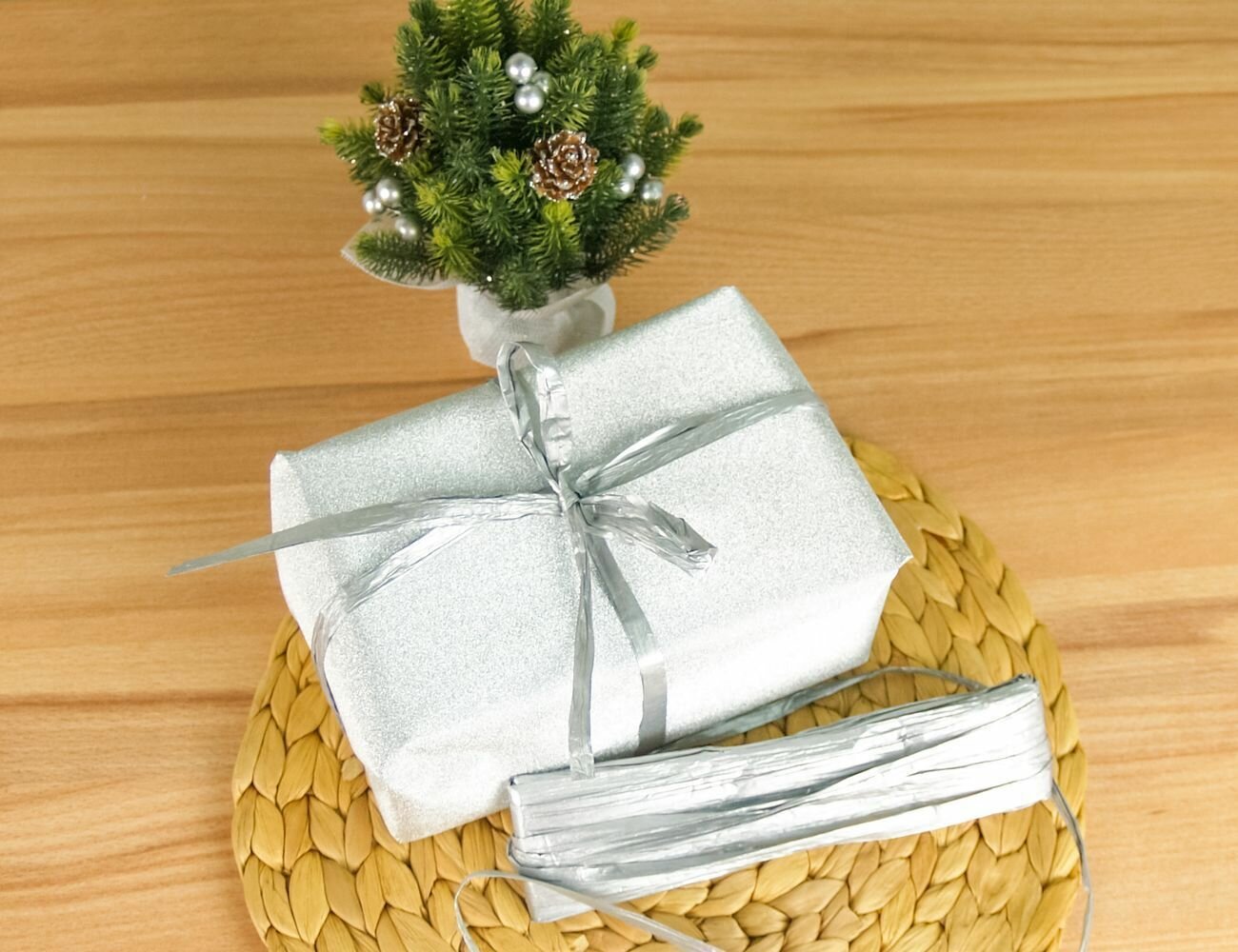 Лента для подарочной упаковки фойл, серебряная, 0.04х25 м, Koopman International CAA728550-1