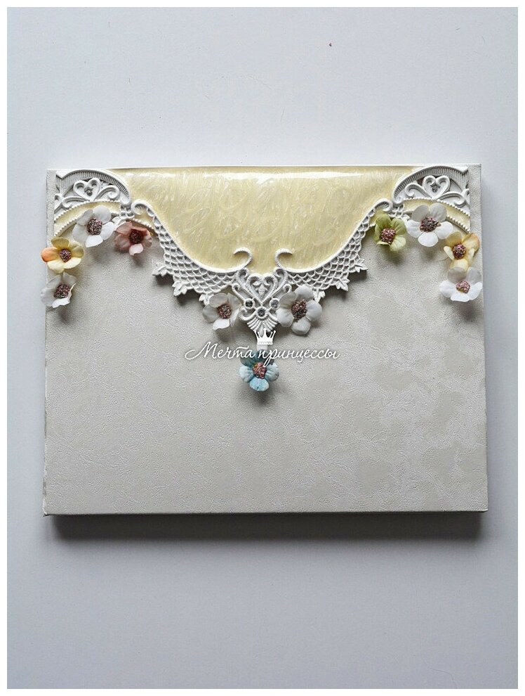 Книга пожеланий с рамкой на обложке "Полевые цветы"