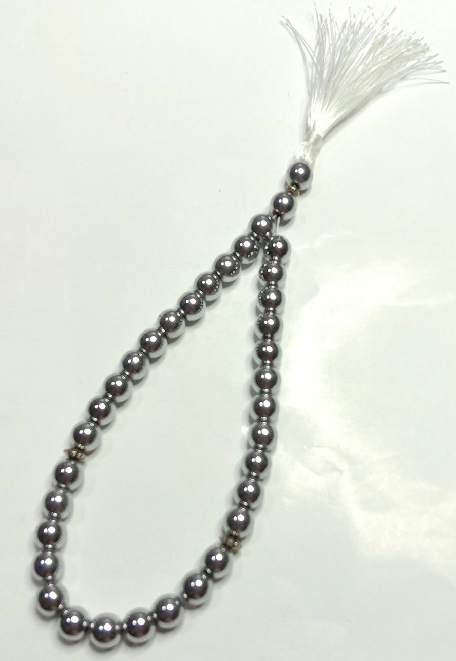 Четки из серебристого гематита 33 бусины, диаметр каждой бусины 8 мм.