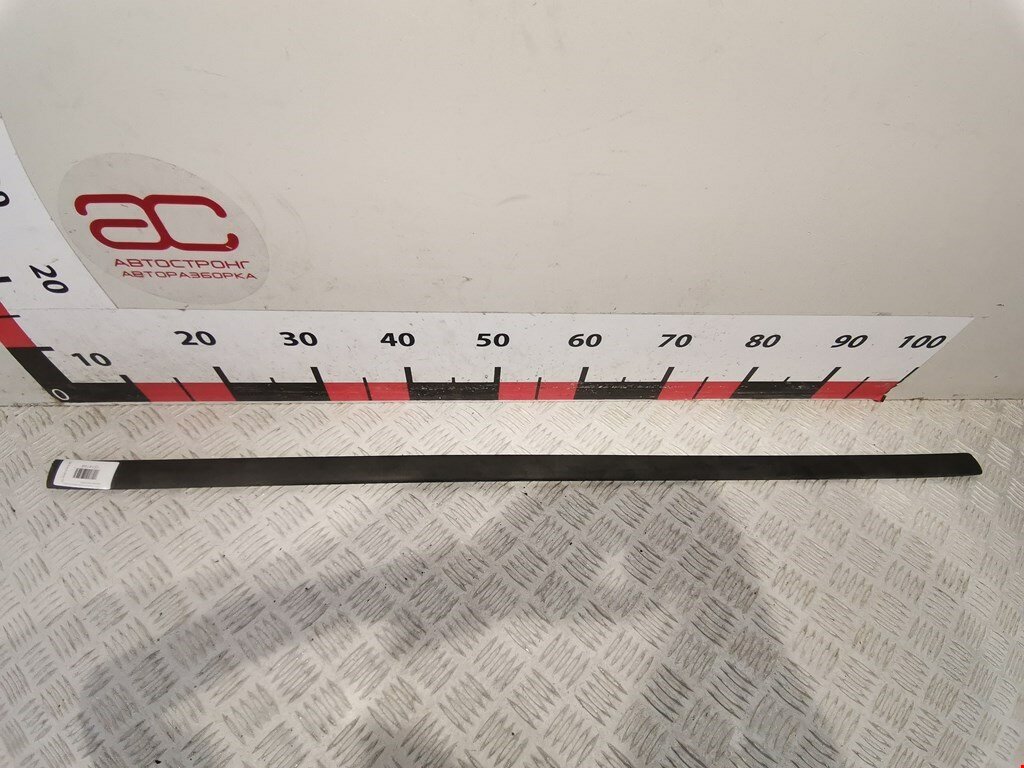 Накладка (молдинг) двери передней левой Volkswagen Golf 4 1J4853515 арт. 1514168