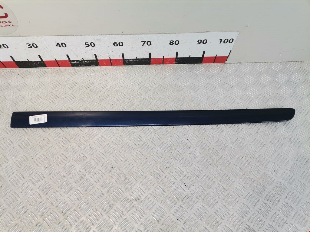 Накладка (молдинг) двери передней правой Volkswagen Touran 1 1T0853516H арт. 1669186