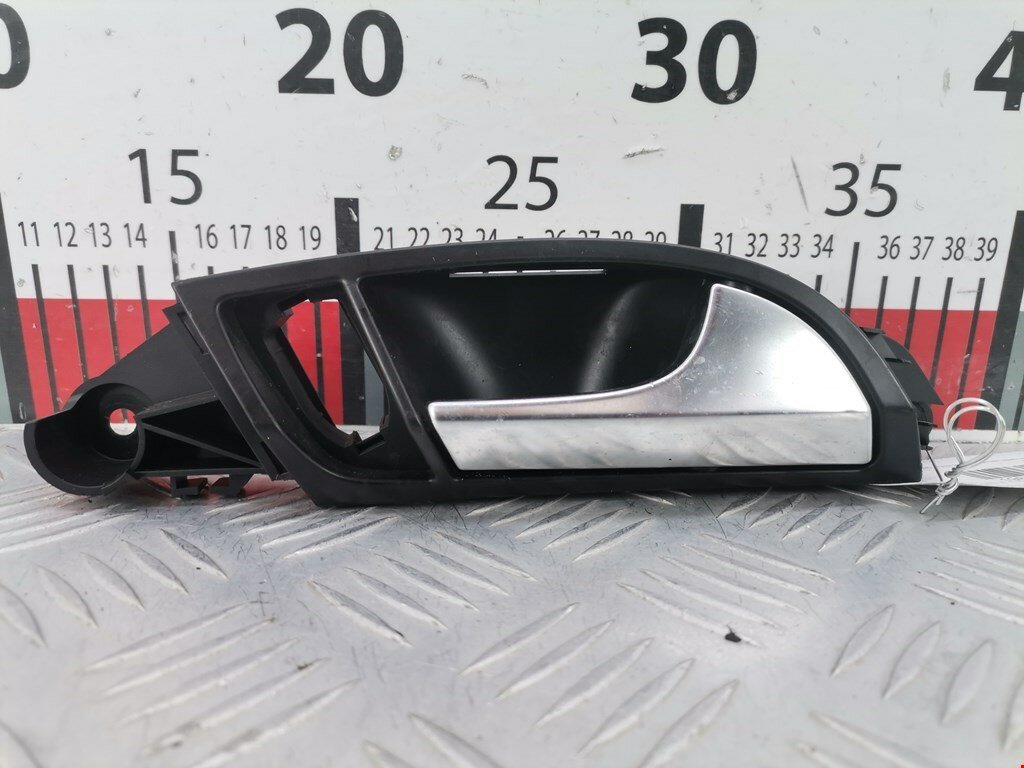 Ручка двери внутренняя задняя правая Audi Q7 4L 4L0837020A арт. 1981234