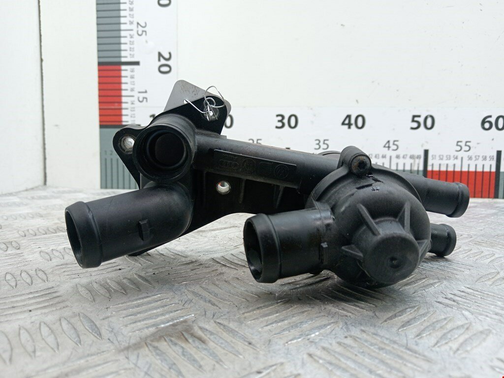 Корпус термостата Volkswagen Polo 4 03C121111B арт. 2201255