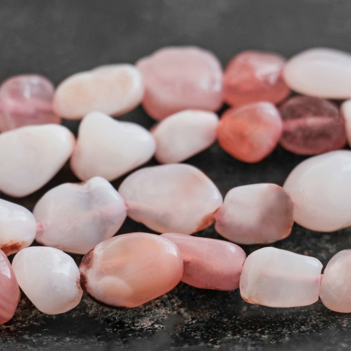 Опал розовый Осколки галтовка натуральные 10 г, размерный микс