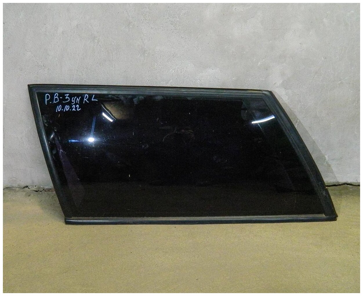 Стекло кузовное левое VW Passat B3 универсал ``