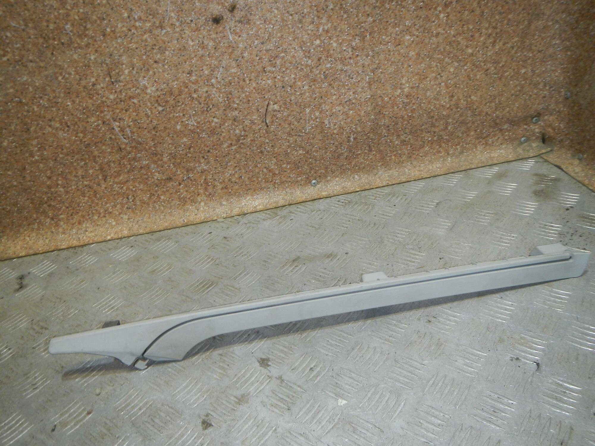 Б/У Накладка (кузов внутри), Audi (Ауди)-A8 (D4) (11-18) AUDI A8 (D4) (11-18) Грязная. 502593 VAG арт. 4H4864305EP5