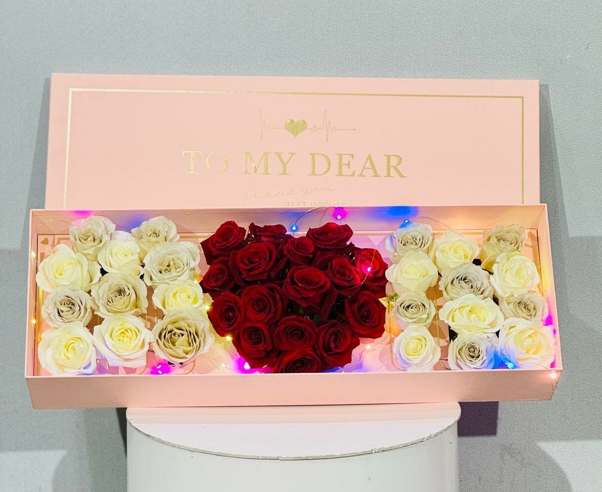 Подарок для мамы, большая коробка футляр с эквадорскими розами