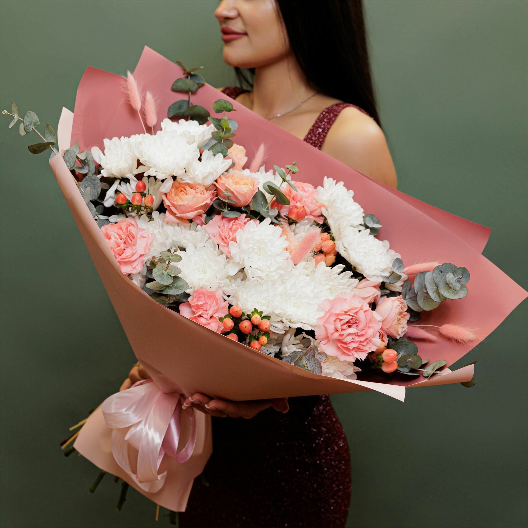 Сборный букет "Бархатные мечты", в розово-белых тонах, в красивой упаковке