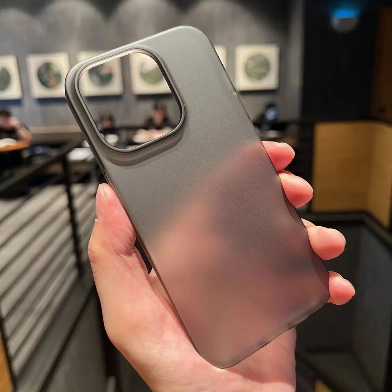 Черный матовый чехол для iPhone 16 Plus