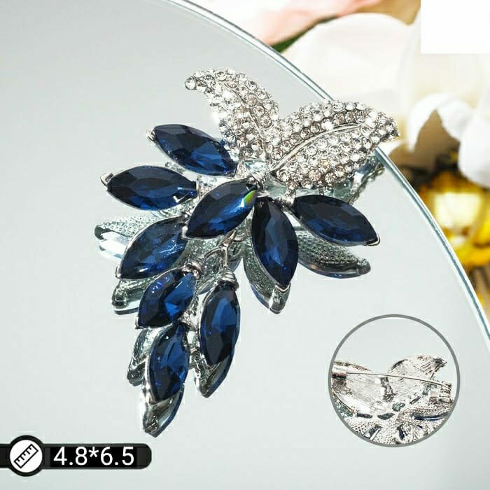 Брошь, стразы