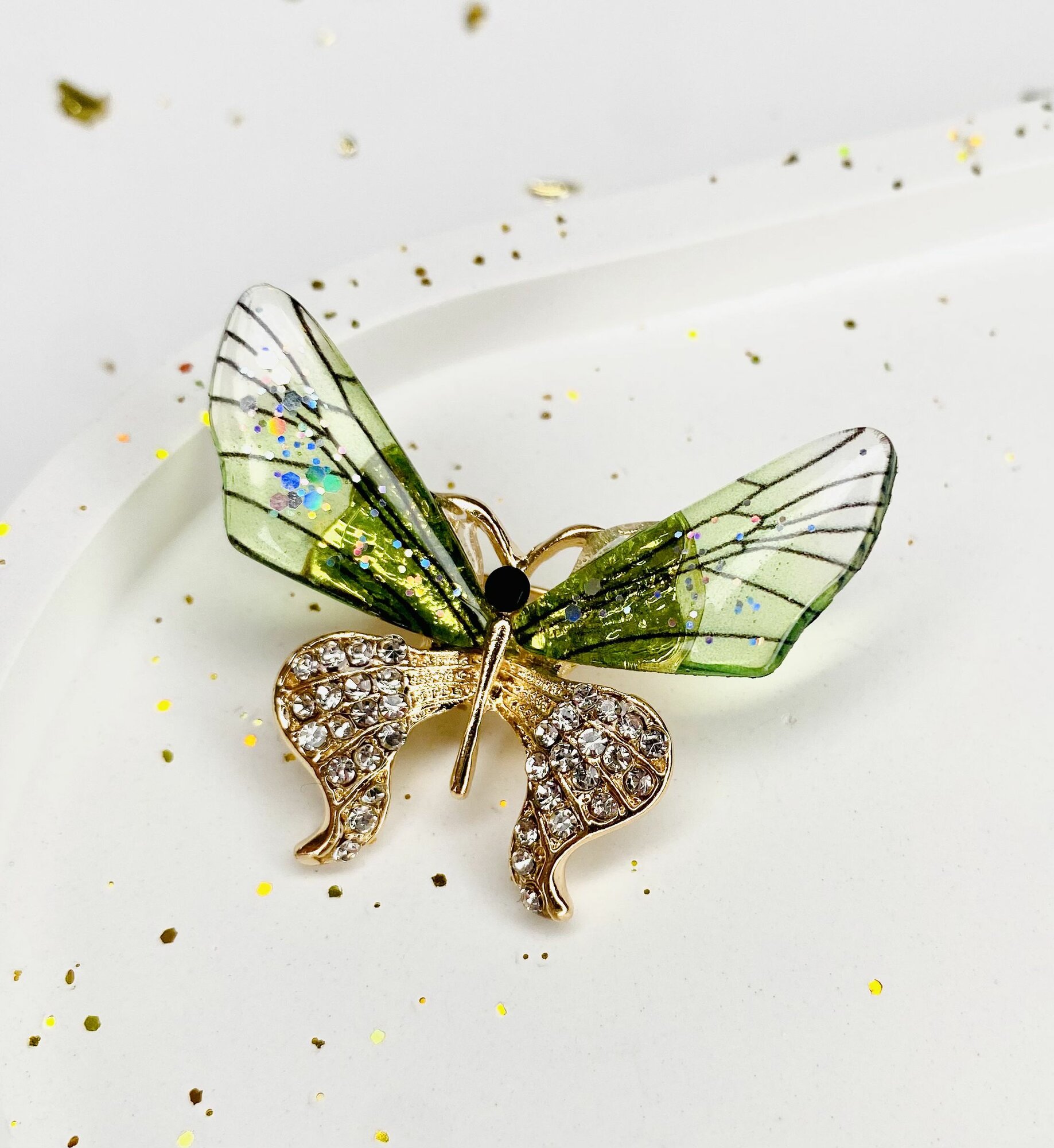 Брошь, искусственный камень, стразы, пластик