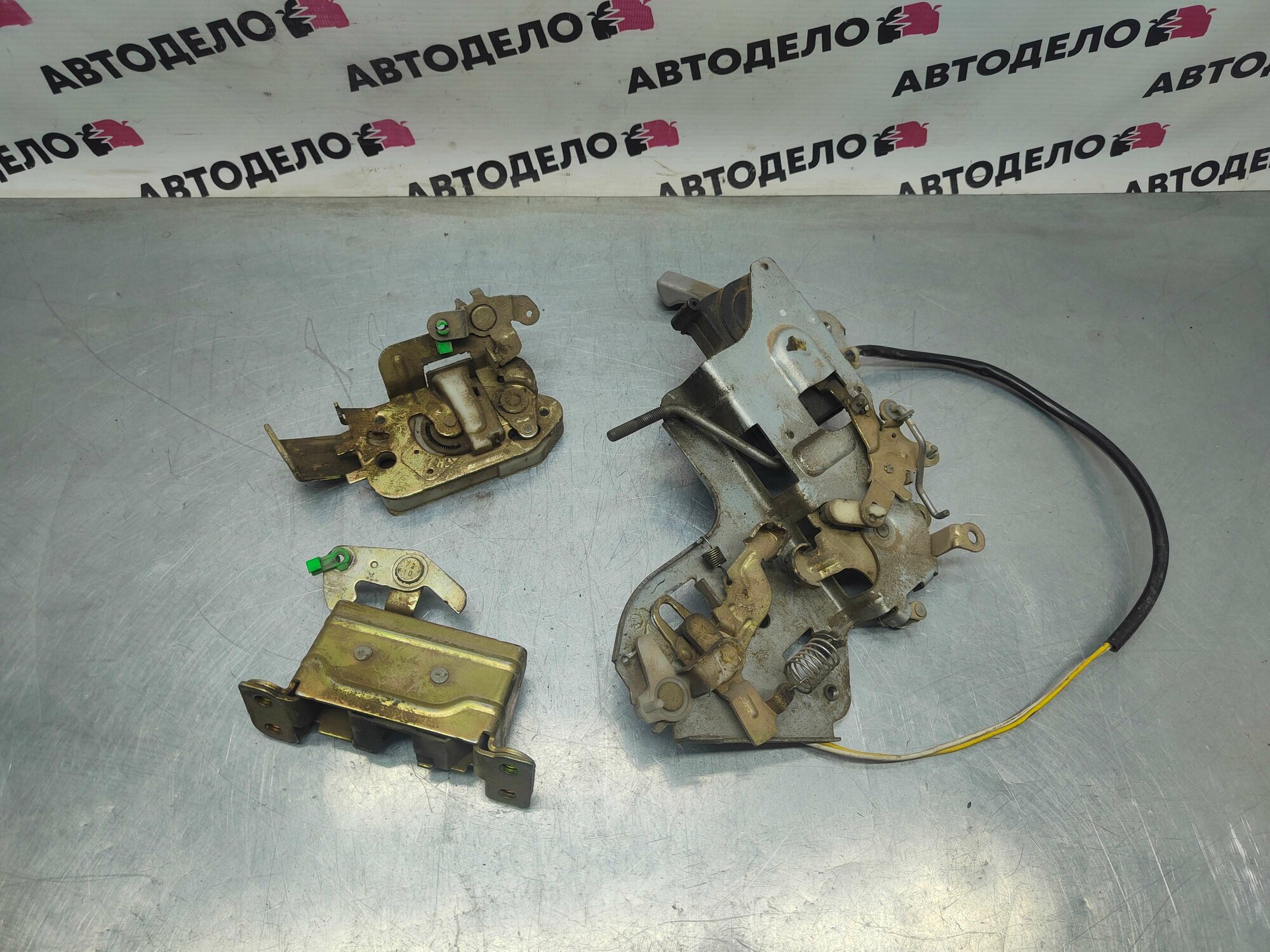 Замок сдвижной двери Mazda Bongo Friendee SG 1997