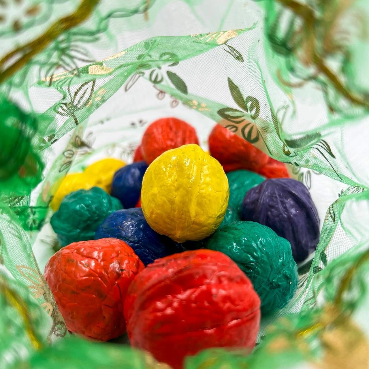 Фанты игра для веселой компании 20 заданий (орешков)