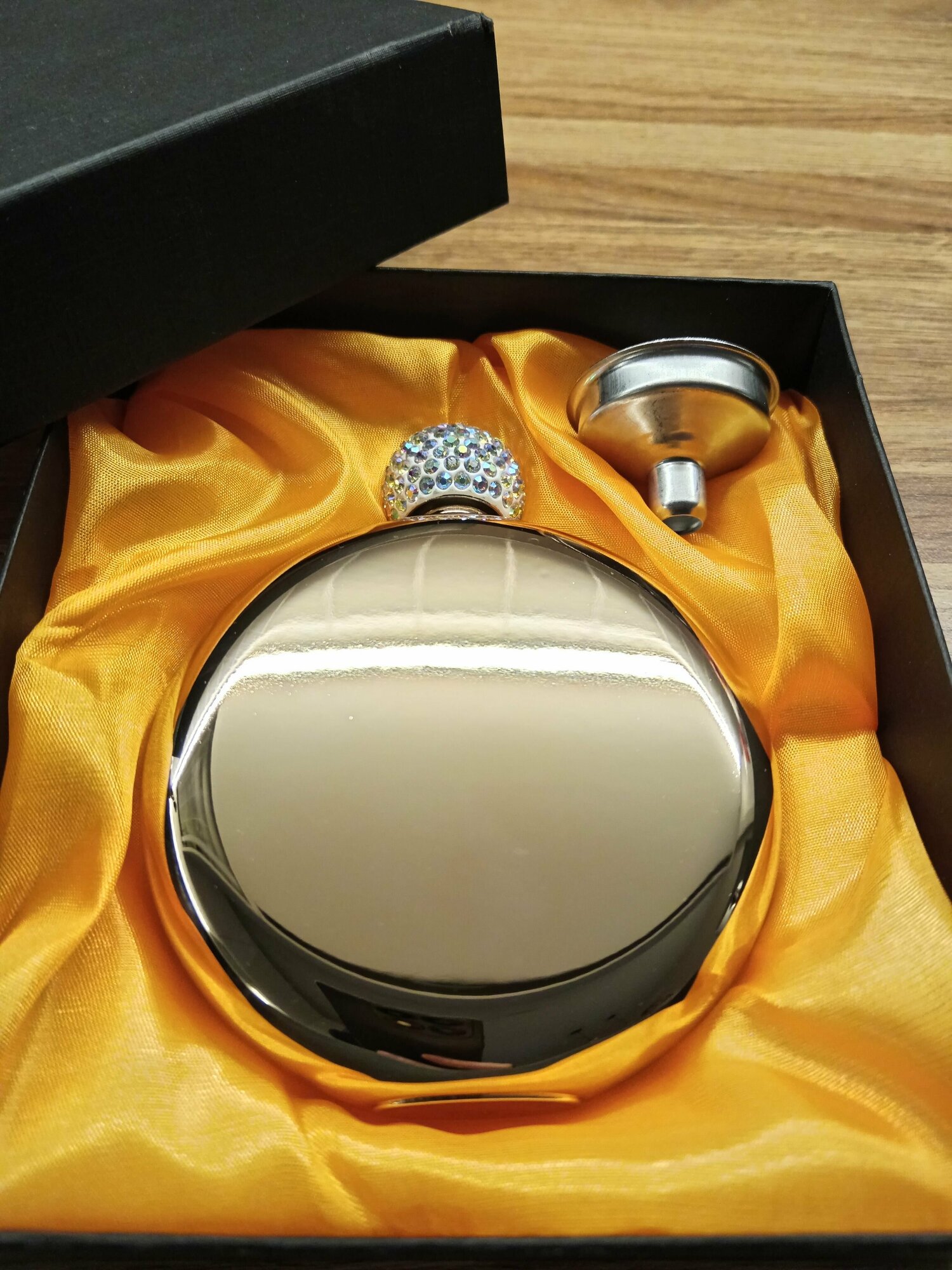 Женская фляга для алкоголя 150 мл. подарочная с воронкой