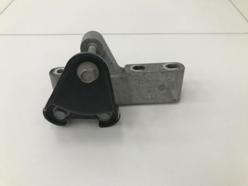 Кронштейн опоры двигателя Lexus RX 300/330/350/400h XU30 2003-2009