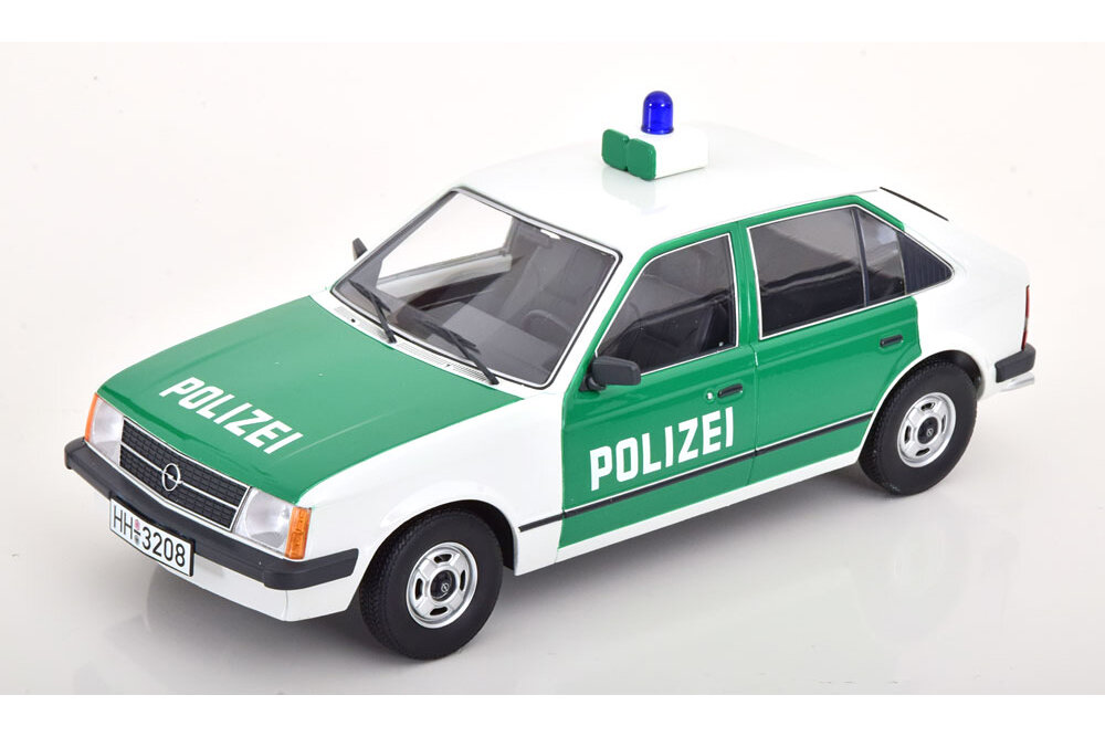 Модель коллекционная TRIPLE 9 Opel kadett d police germany 1984