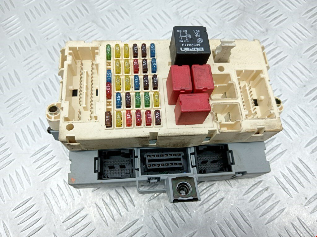 Блок предохранителей Fiat Stilo (192) 46797610 арт. 1929448