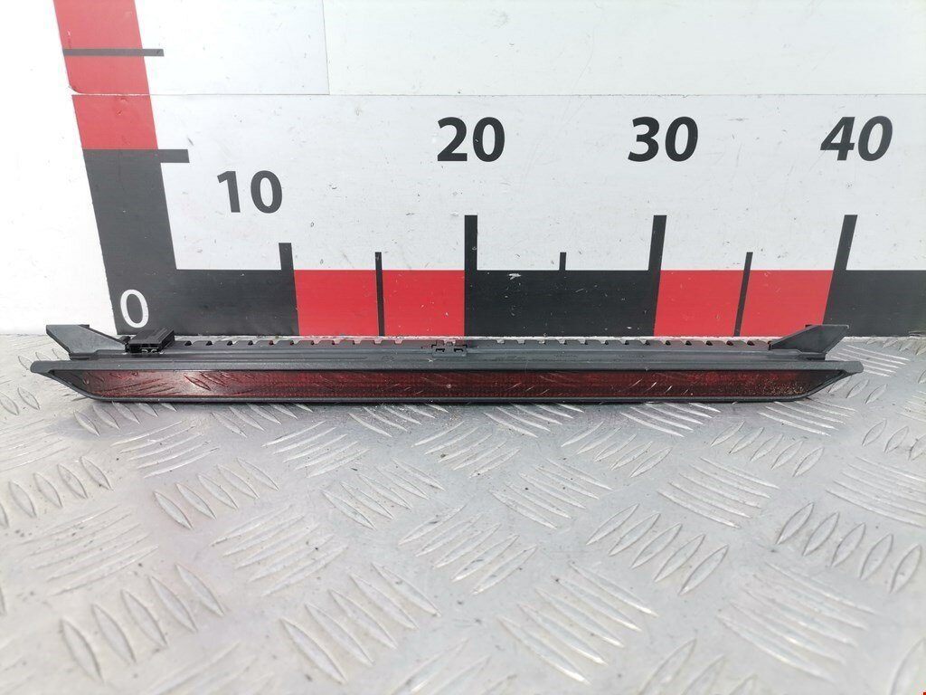 Фонарь дополнительный тормозной (стоп-сигнал) Volkswagen Golf 4 1J6945131C арт. 1764174