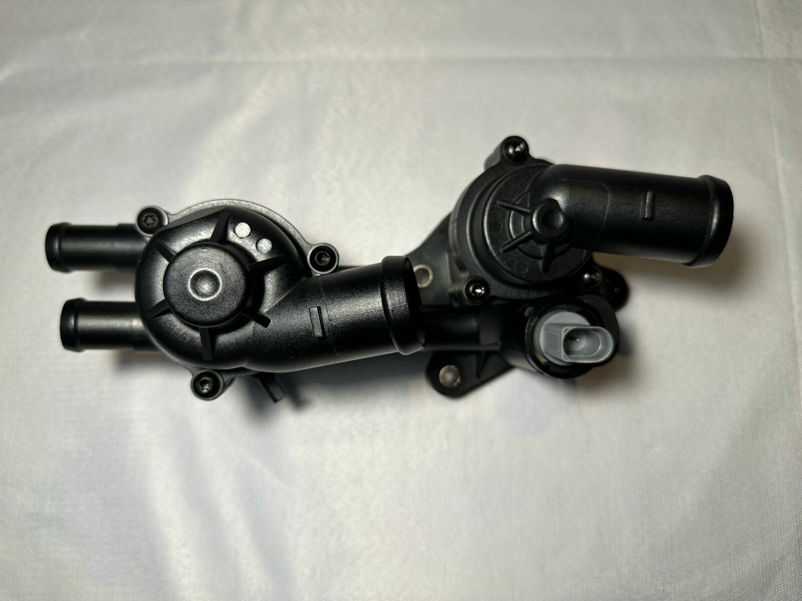 Корпус термостата в сборе Поло седан с 2010 Шкода Рапид с 2012 1.6 105 CFNA