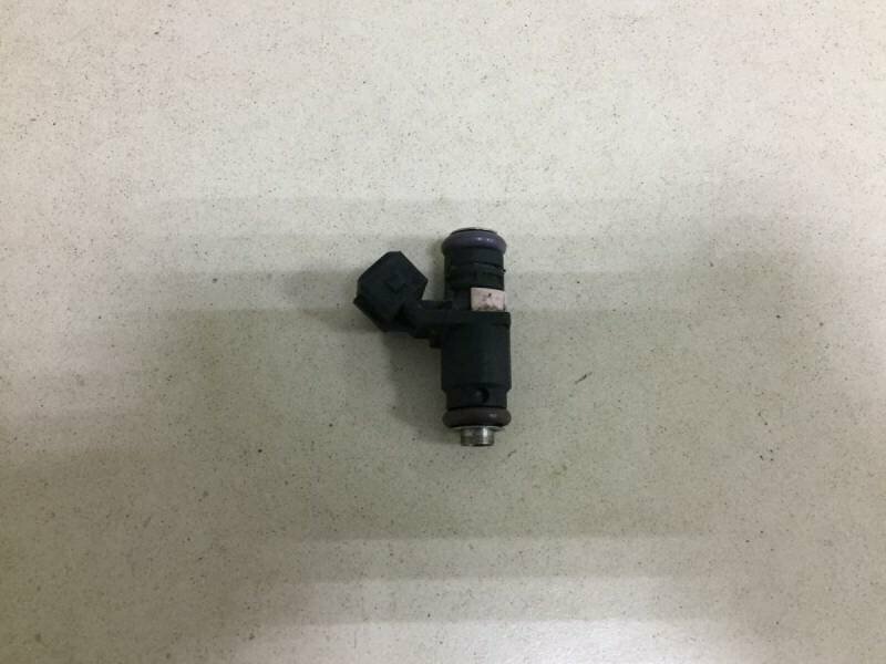 Форсунка инжекторная электрическая Renault Duster 2012 кат.номер: 166009398R