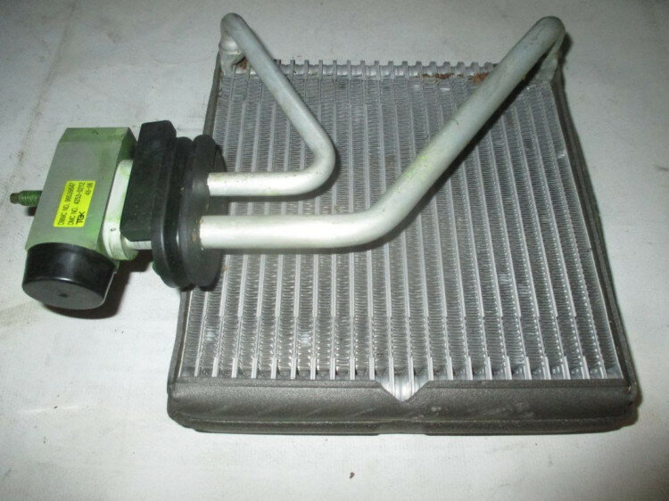 Радиатор испаритель кондиционера 96539652 с клапаном 96539647 42530212 Шевроле Авео Т200-255 S35