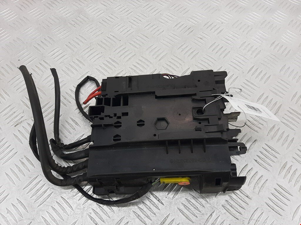 Блок предохранителей Mercedes C-Class (W204) A2045403850 арт. 1752028