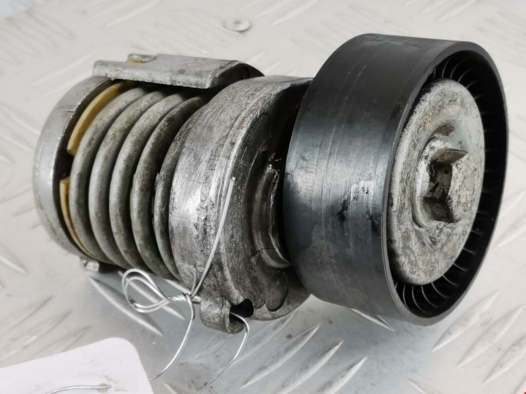 Натяжитель ремня генератора (приводного поликлинового ремня Volkswagen Golf 3 030145299F арт. 1532859