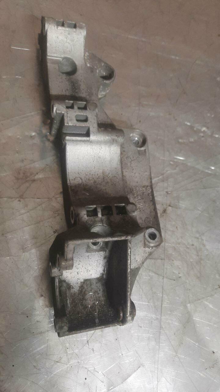 Кронштейн генератора Volkswagen Beetle A4 1999 06A903141H