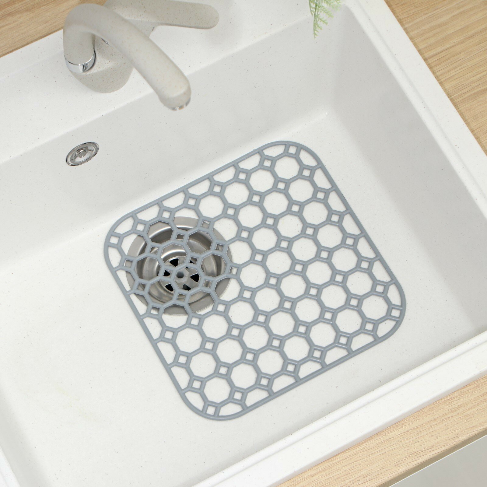 Решётка в раковину Комфорт Плюс, 26×26 см, пластик, цвет микс