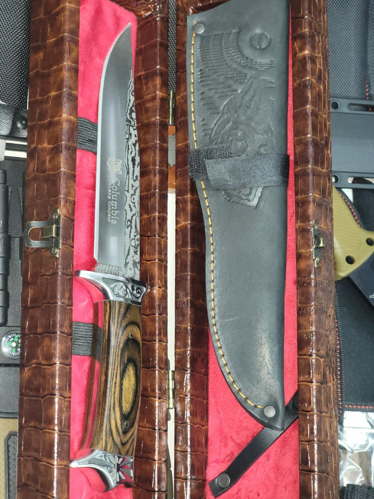 Туристический разделочный нож Columbia в кожаном чехле ножнах и подарочном футляре коробе