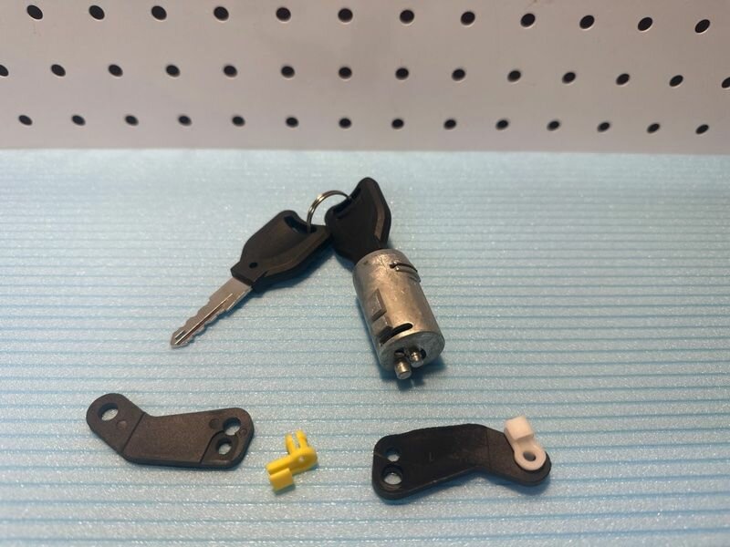 Личинка замка двери RENAULT VOLVO PREMIUM KERAX MIDLUM (рено вольво)